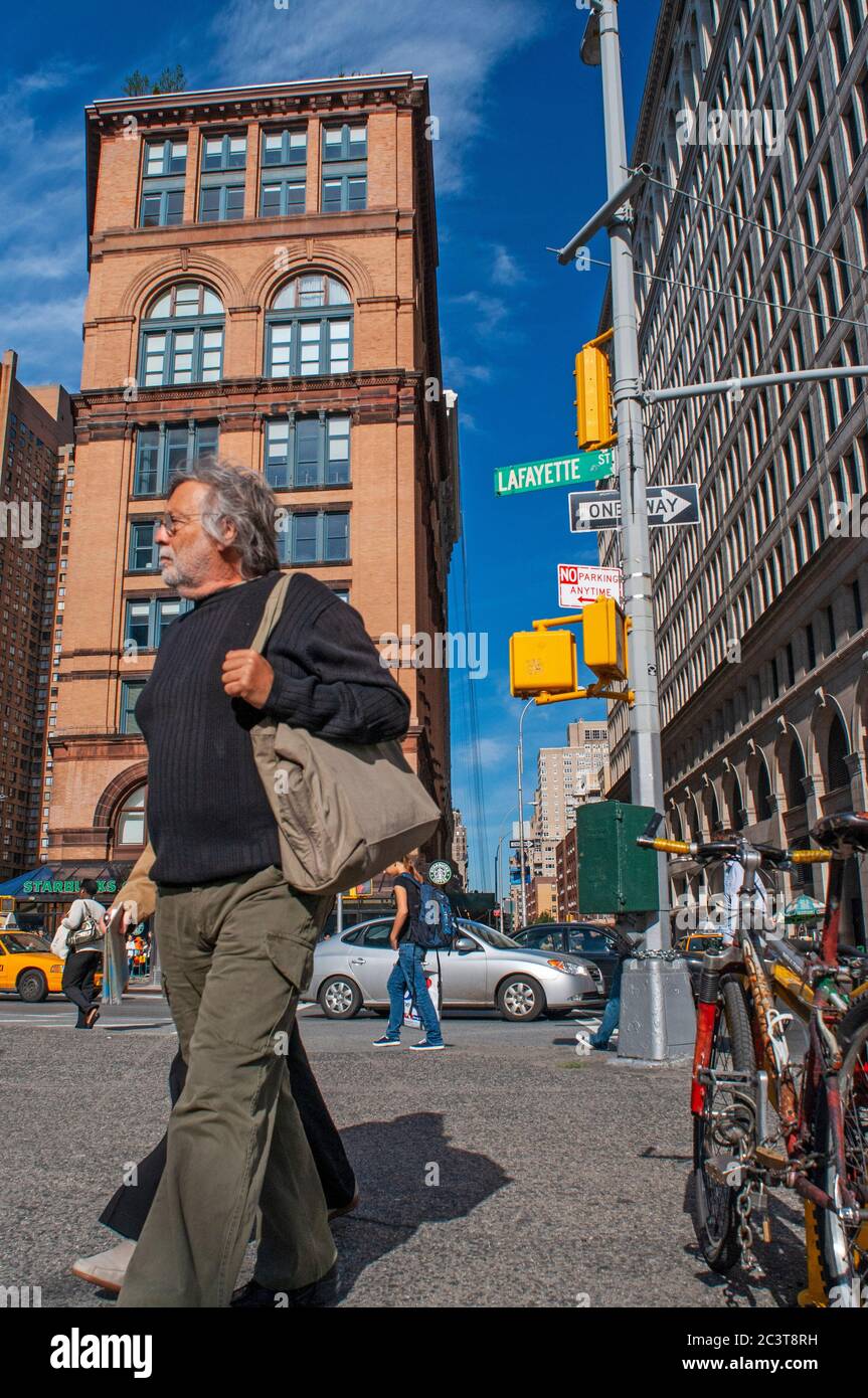 Exterior view of the astor place theater hi-res stock photography and ...