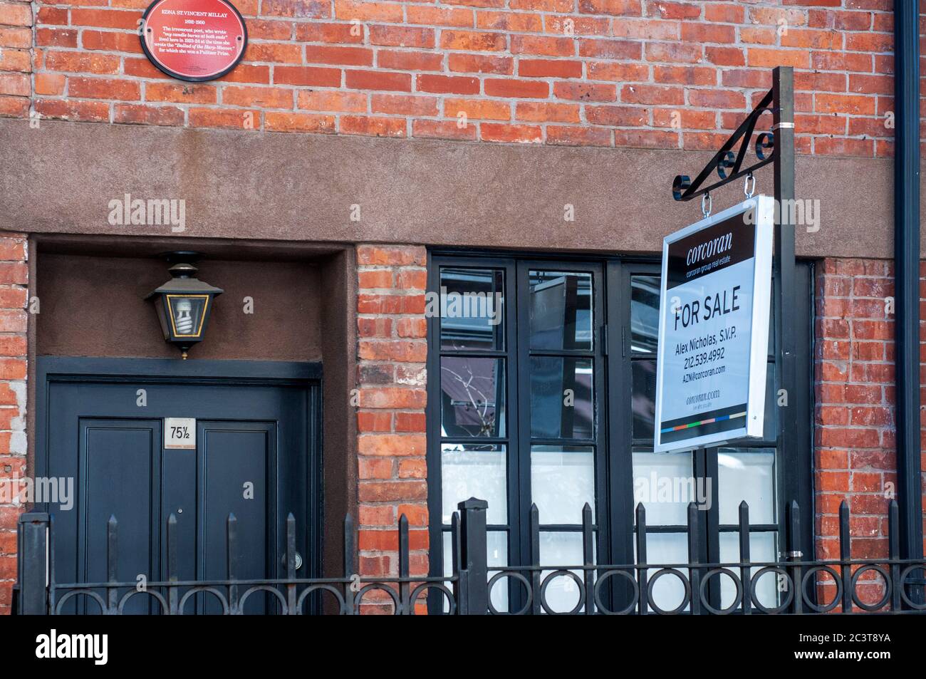 Saint beat hi-res stock photography and images - Alamy