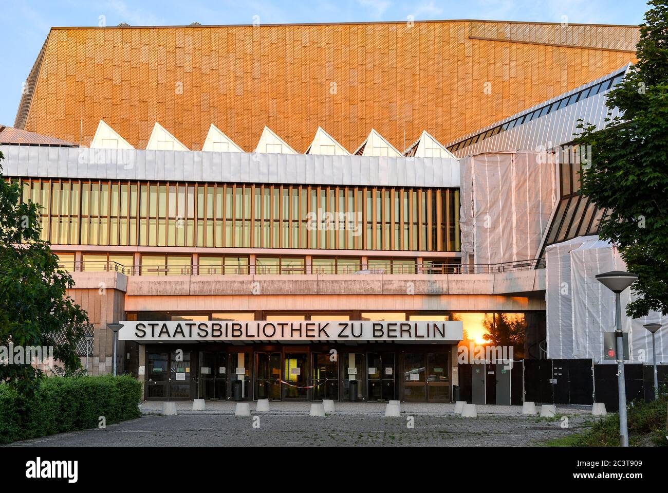 Berlin state library hi-res stock photography and images - Alamy