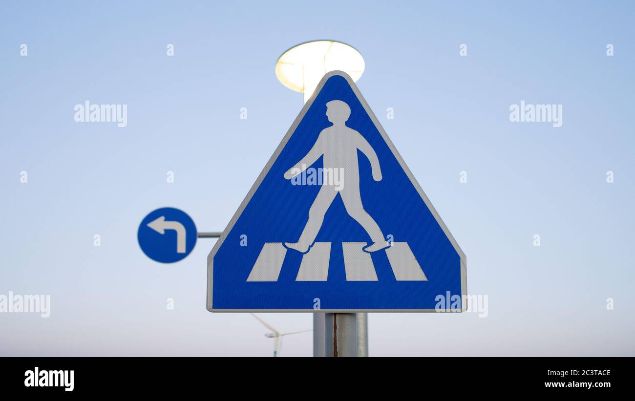 Crosswalk safety sign warning people hi-res stock photography and ...
