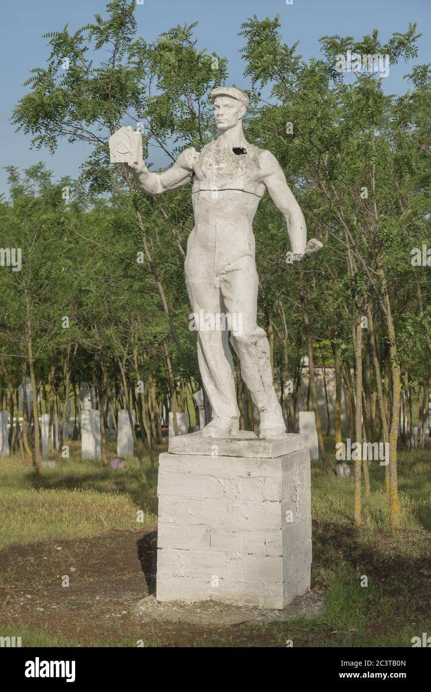 Socialist realism statue hi-res stock photography and images - Alamy