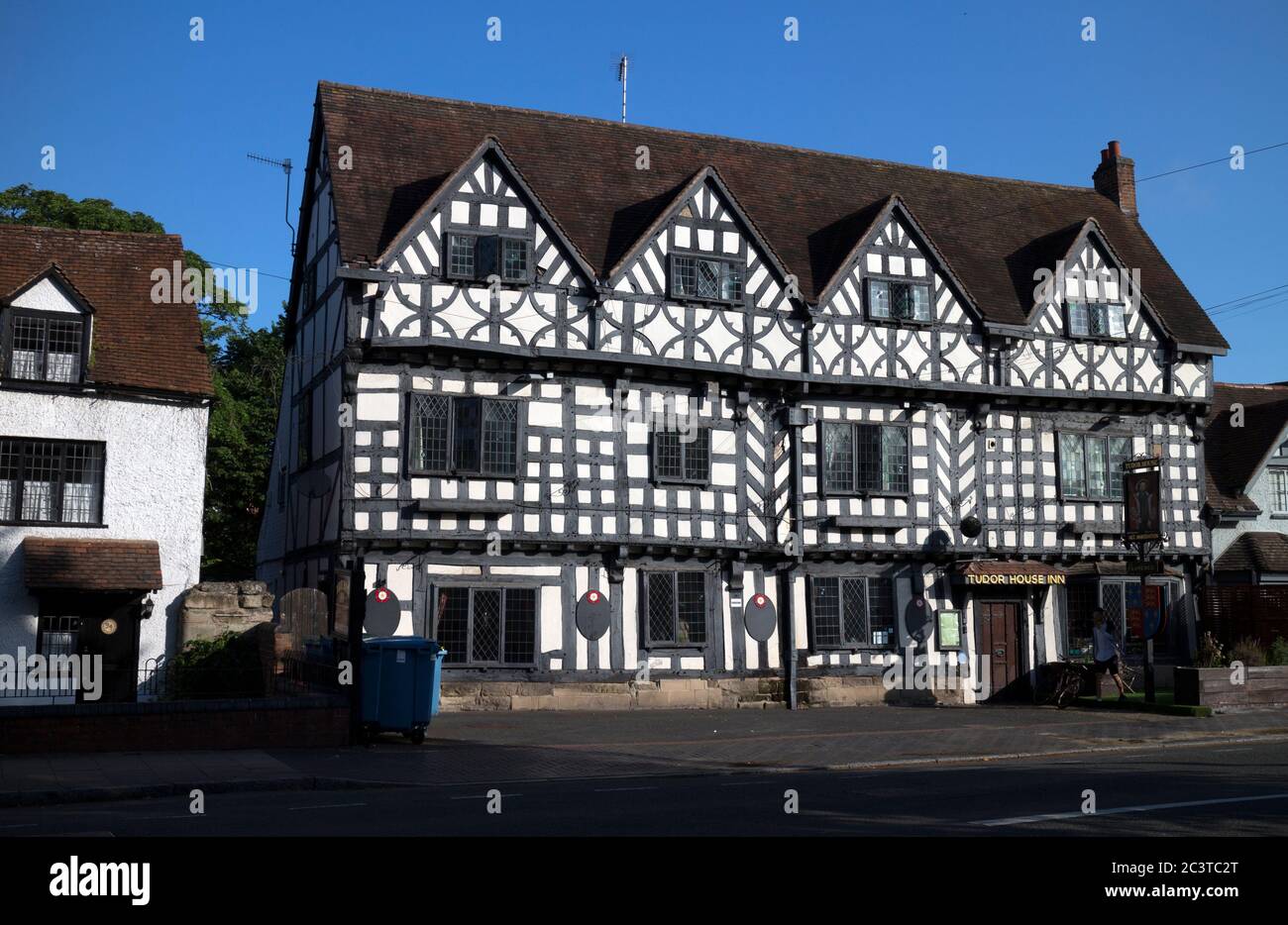 Warwick tudor building hi-res stock photography and images - Alamy