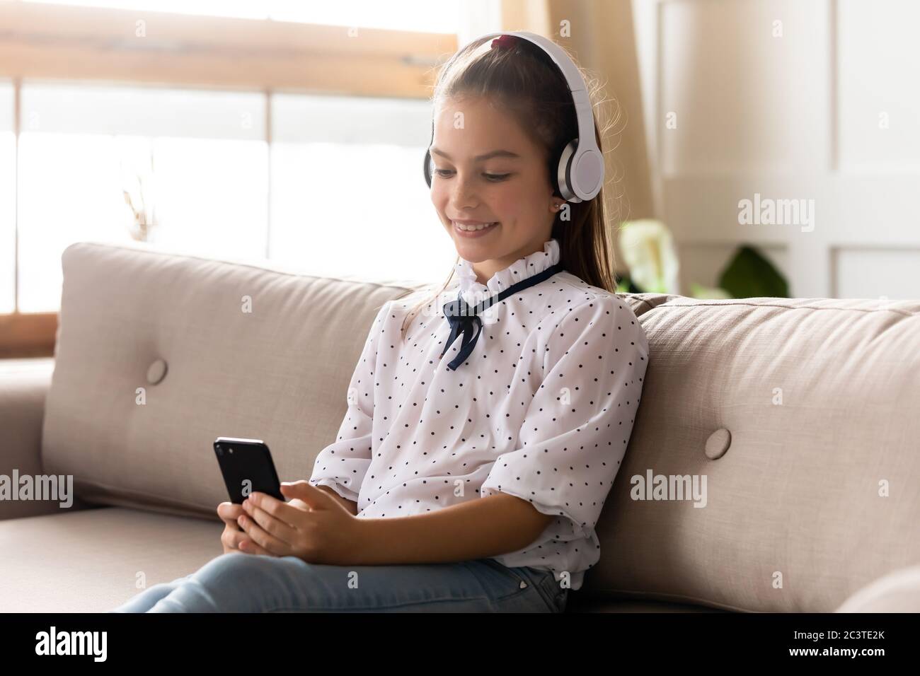 Kid wearing headphones hi-res stock photography and images - Alamy