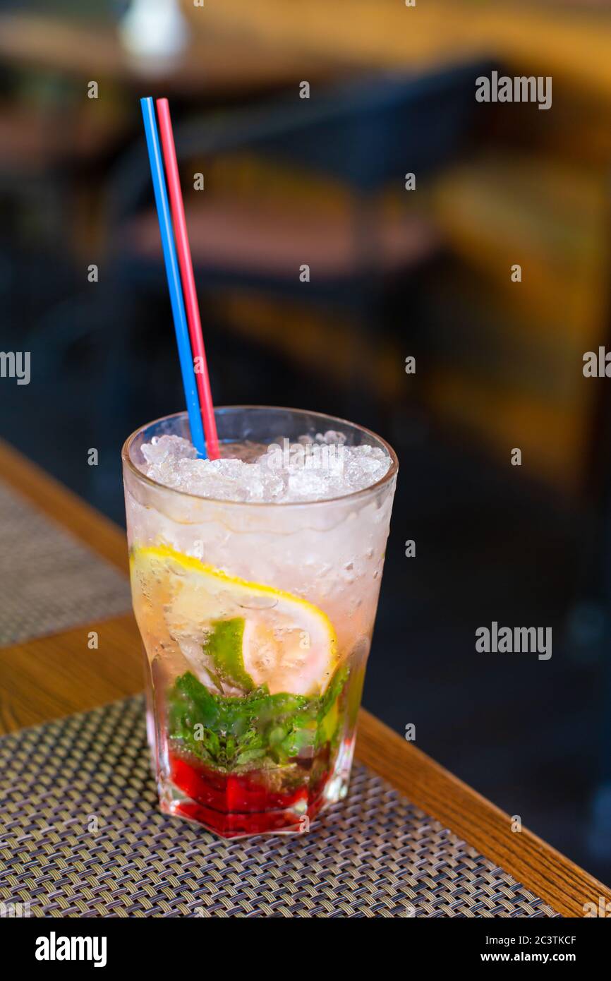Refreshing mojito with crushed ice on a hot summer day Stock Photo - Alamy