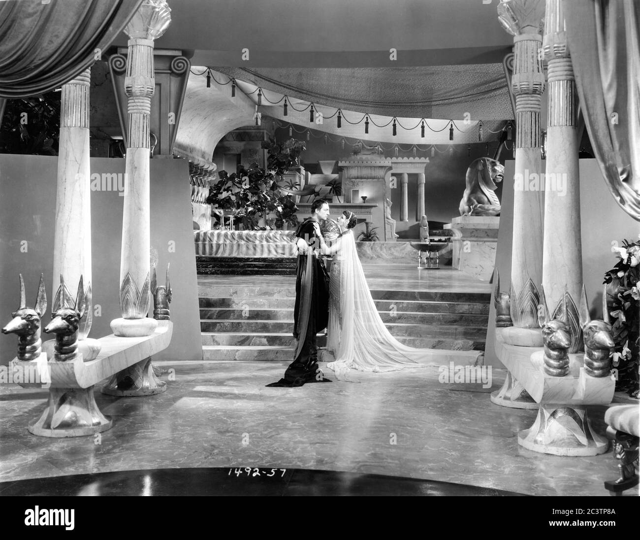 Cleopatra 1934 caesar hi-res stock photography and images - Alamy