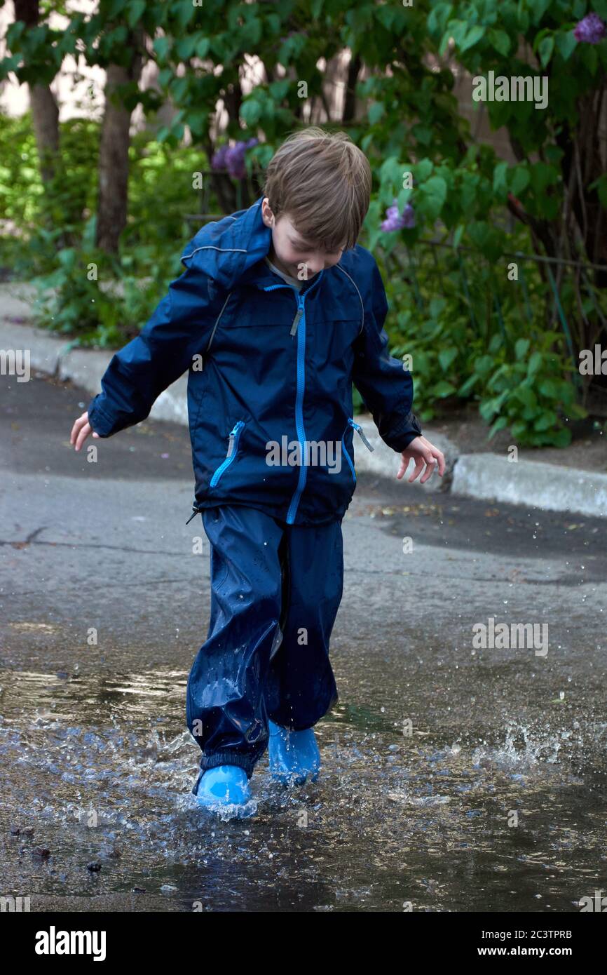 Child jumping in puddle hi-res stock photography and images - Alamy