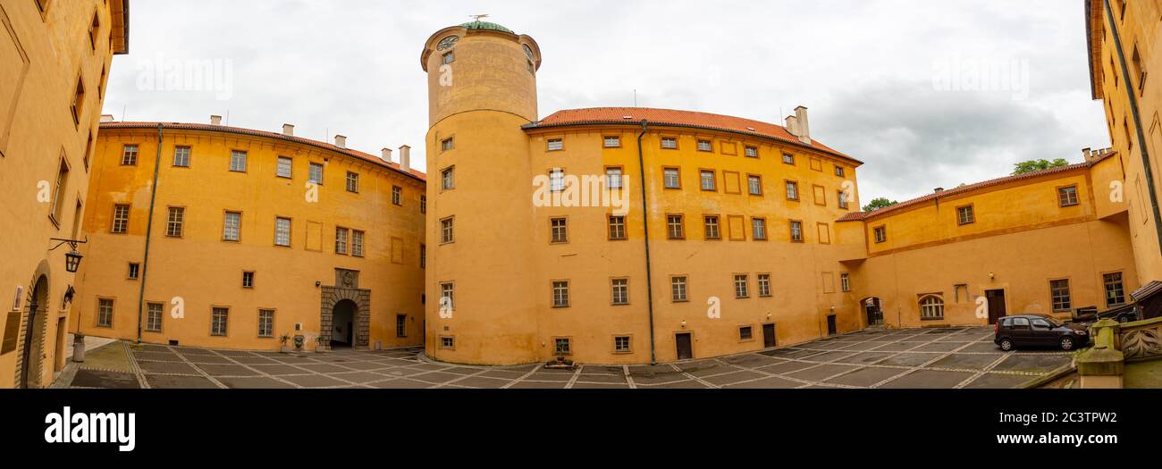 Castle side view hi-res stock photography and images - Alamy