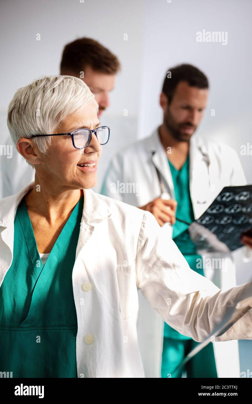 Medical team checking x rays hi-res stock photography and images - Alamy
