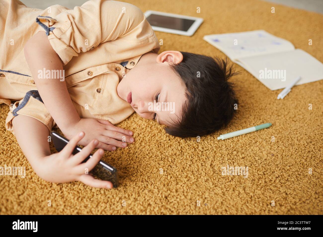 Boy sitting down on the floor hi-res stock photography and images - Alamy