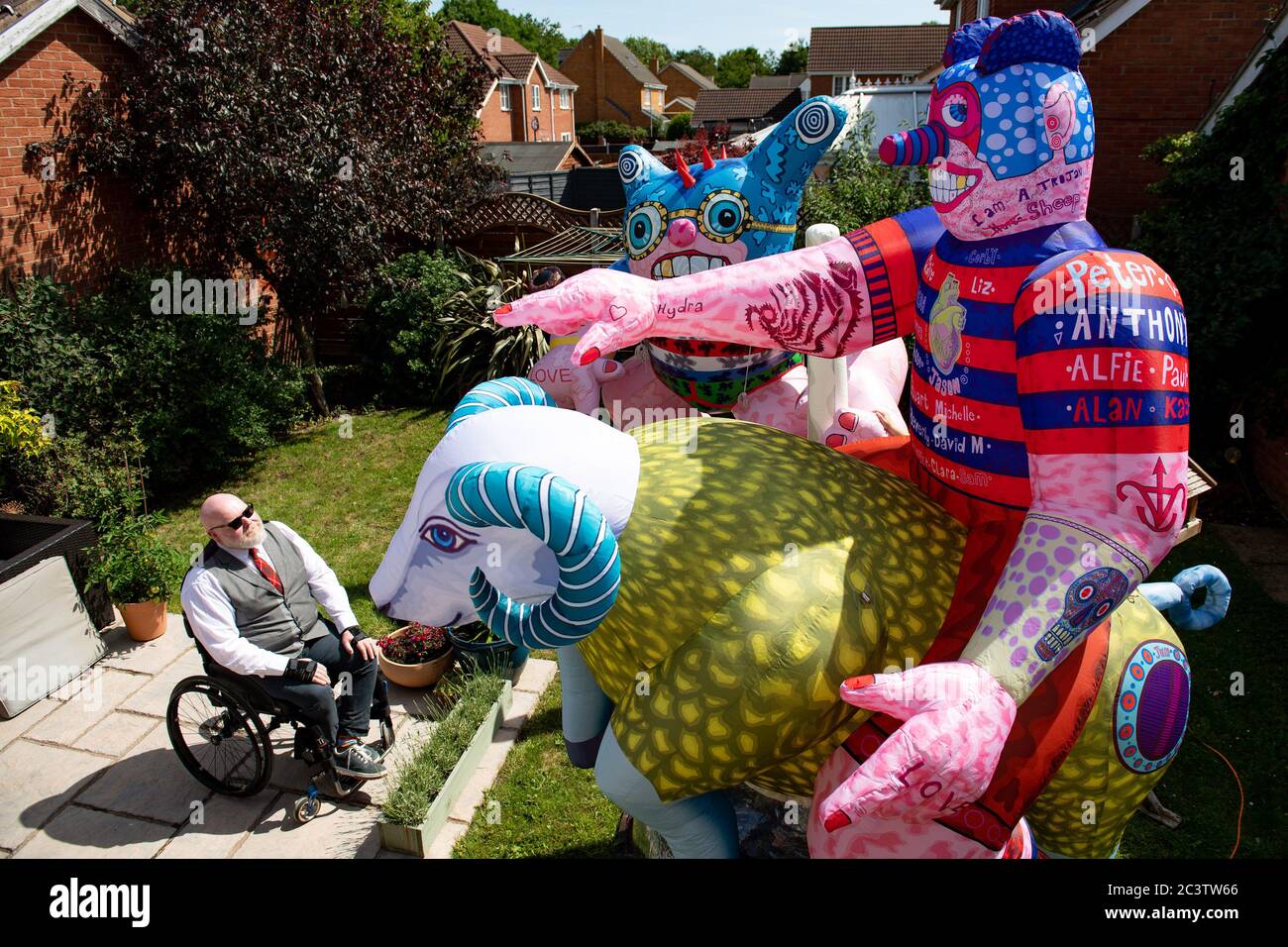 Disabled artist jason wilsher mills hi-res stock photography and images ...