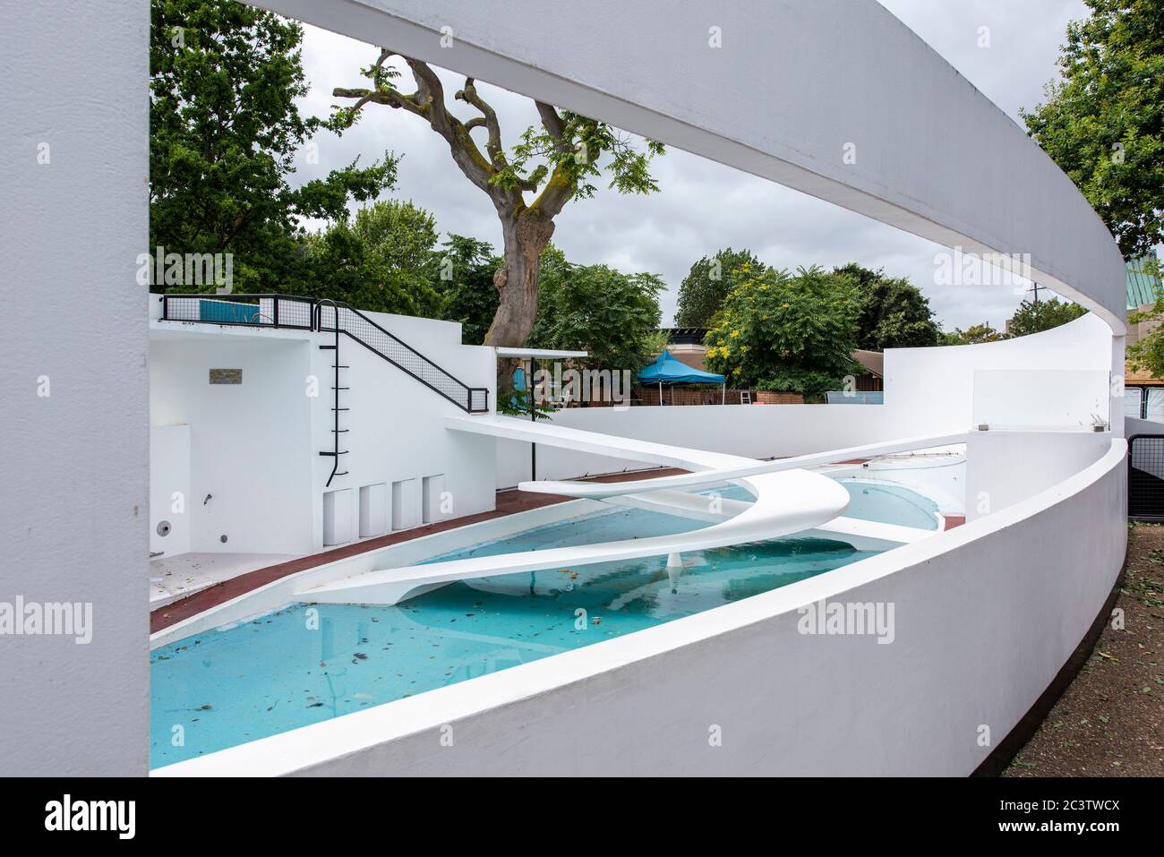 General view of the Penguin Pool without penguins. Penguin Pool, London ...