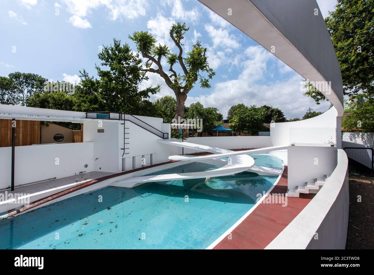 General view of the Penguin Pool without penguins. Penguin Pool, London ...