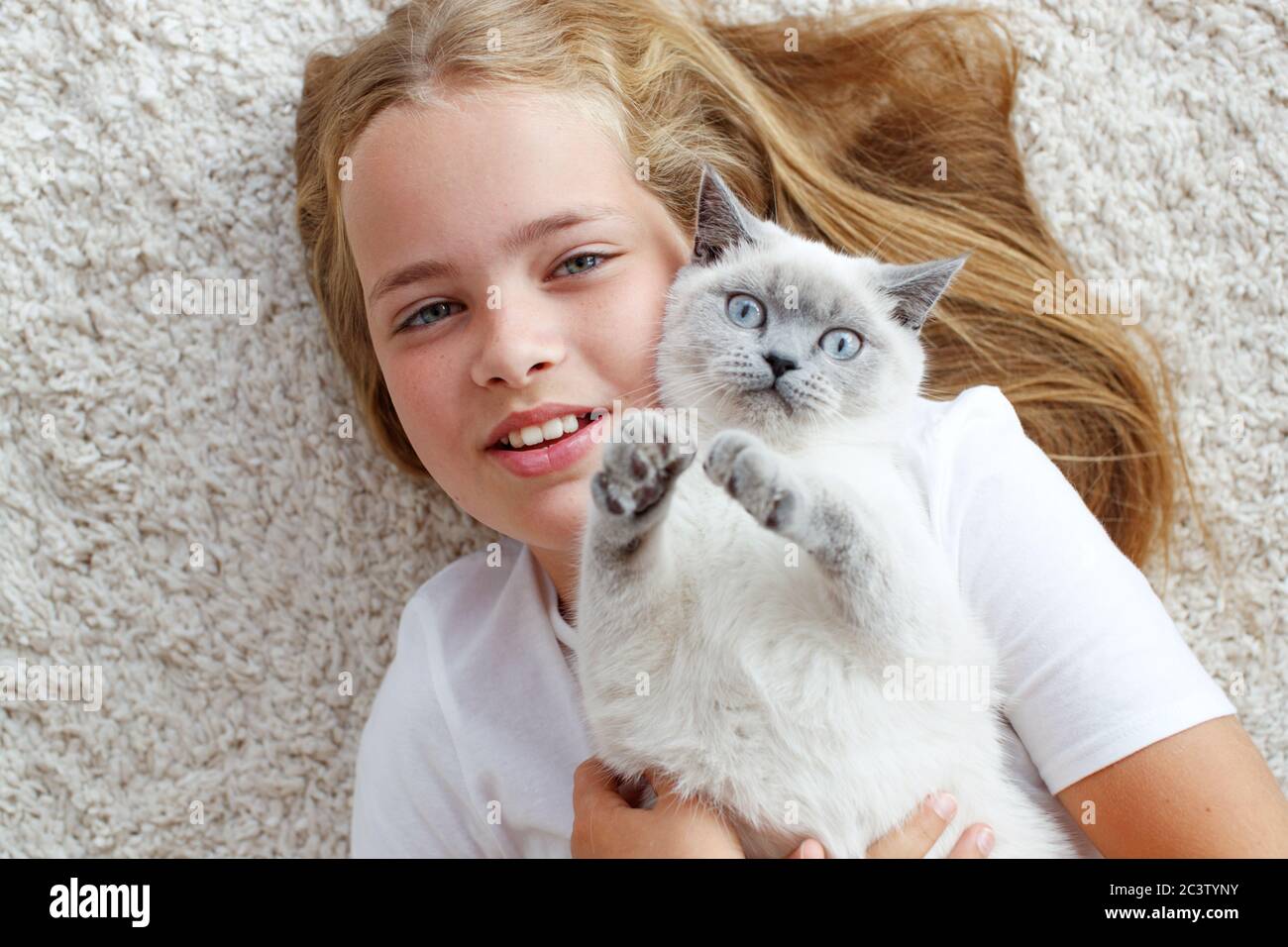 A child with a cat at home Stock Photo - Alamy