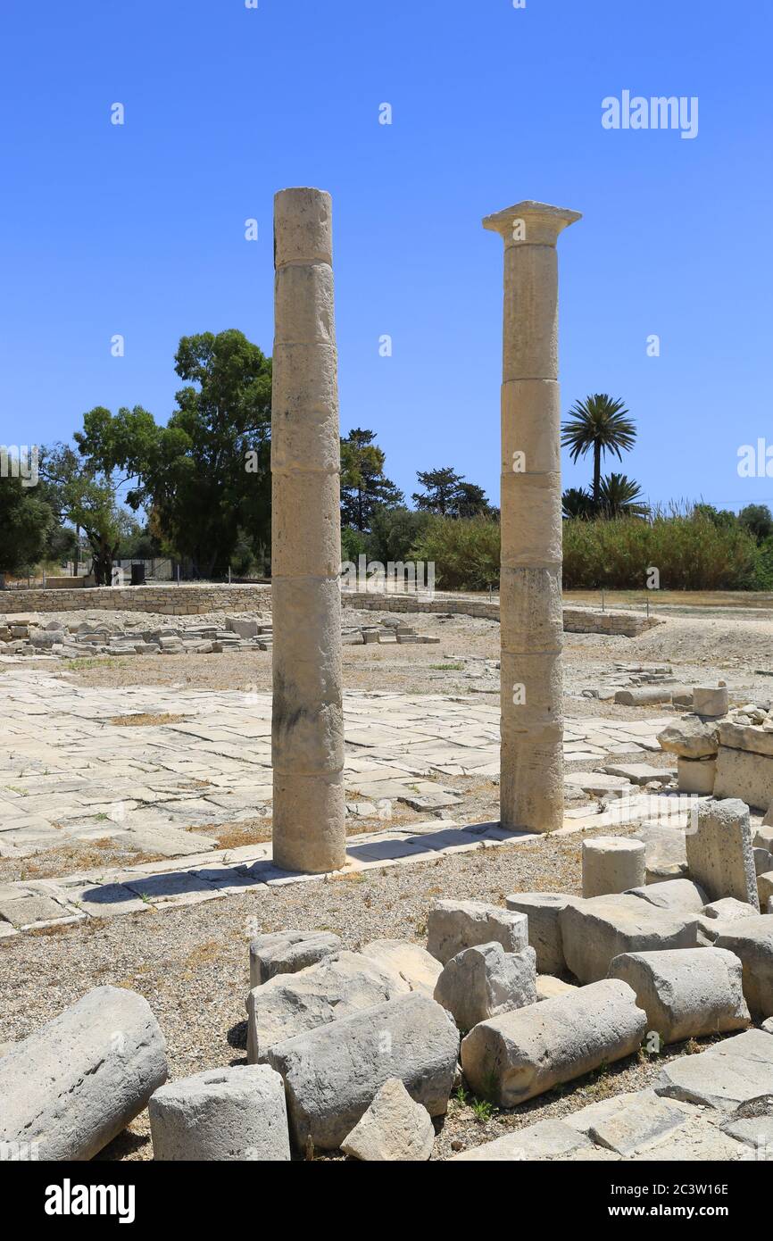 Pillars of ruins hi-res stock photography and images - Alamy