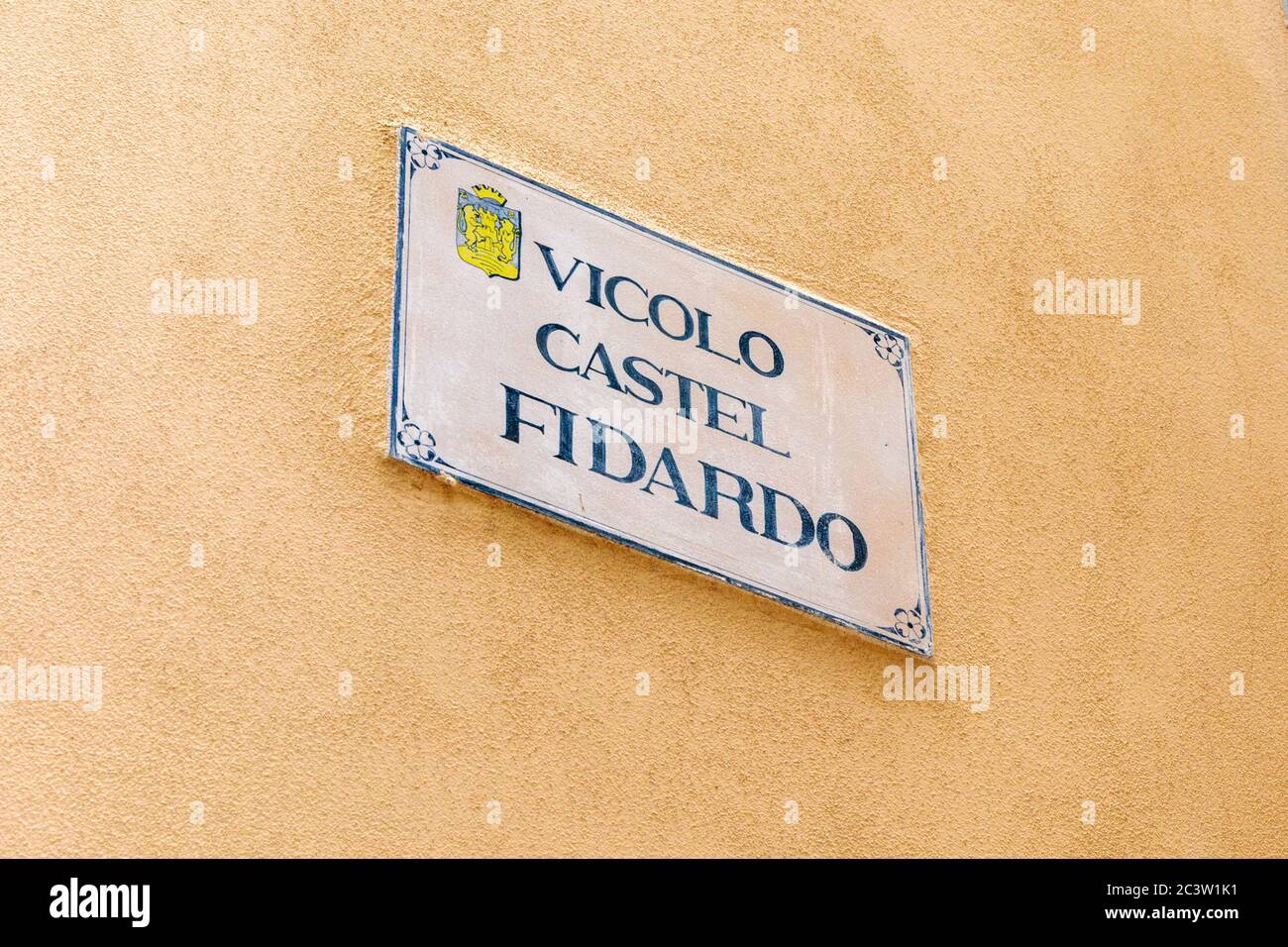 Italian street signs hi-res stock photography and images - Alamy