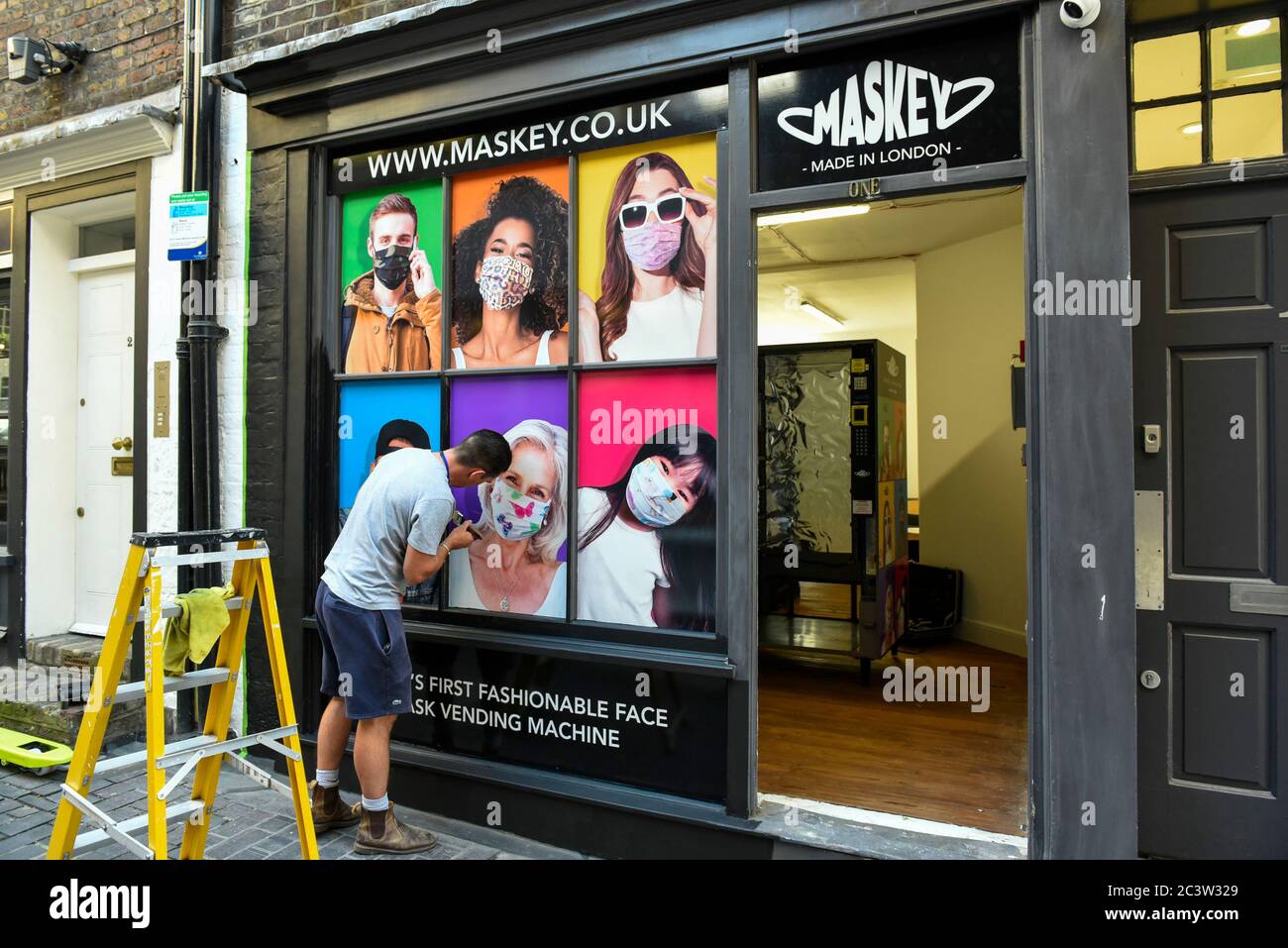 Maskey face mask store hi-res stock photography and images - Alamy