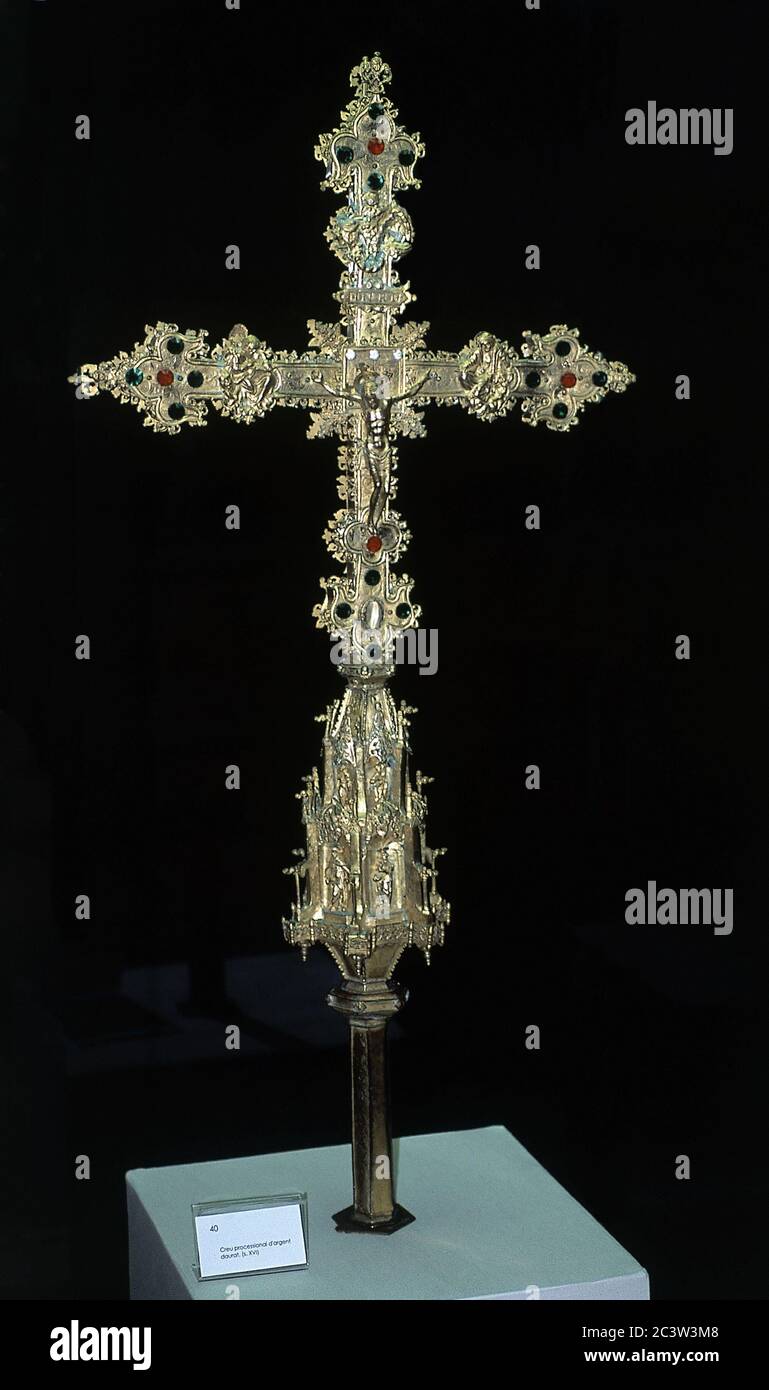 Cruz dorada medieval hi-res stock photography and images - Alamy