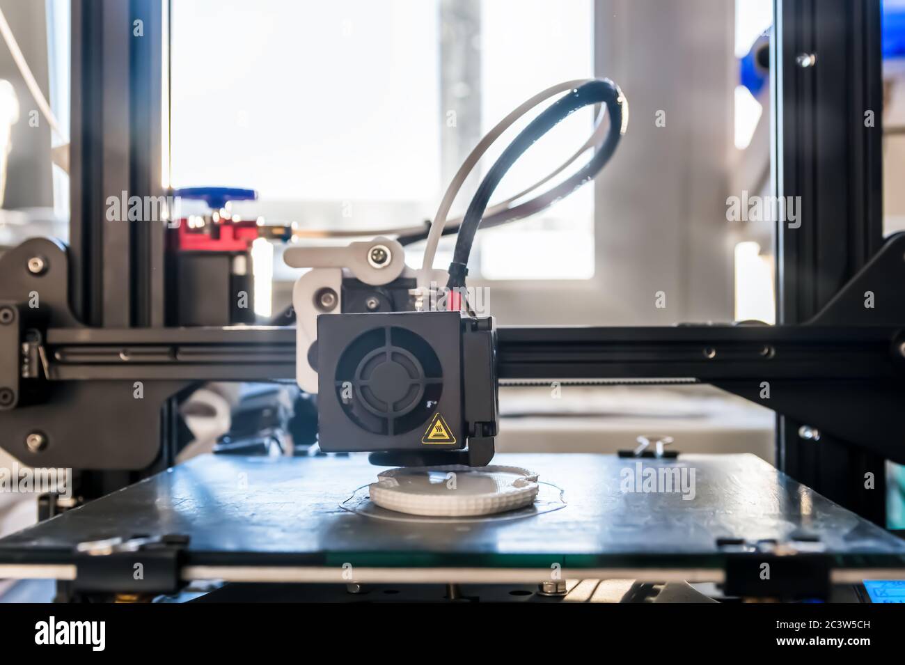3d printer prints white hi-res stock photography and images - Alamy