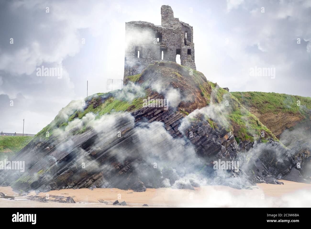Irish castle on edge of cliff hi-res stock photography and images - Alamy