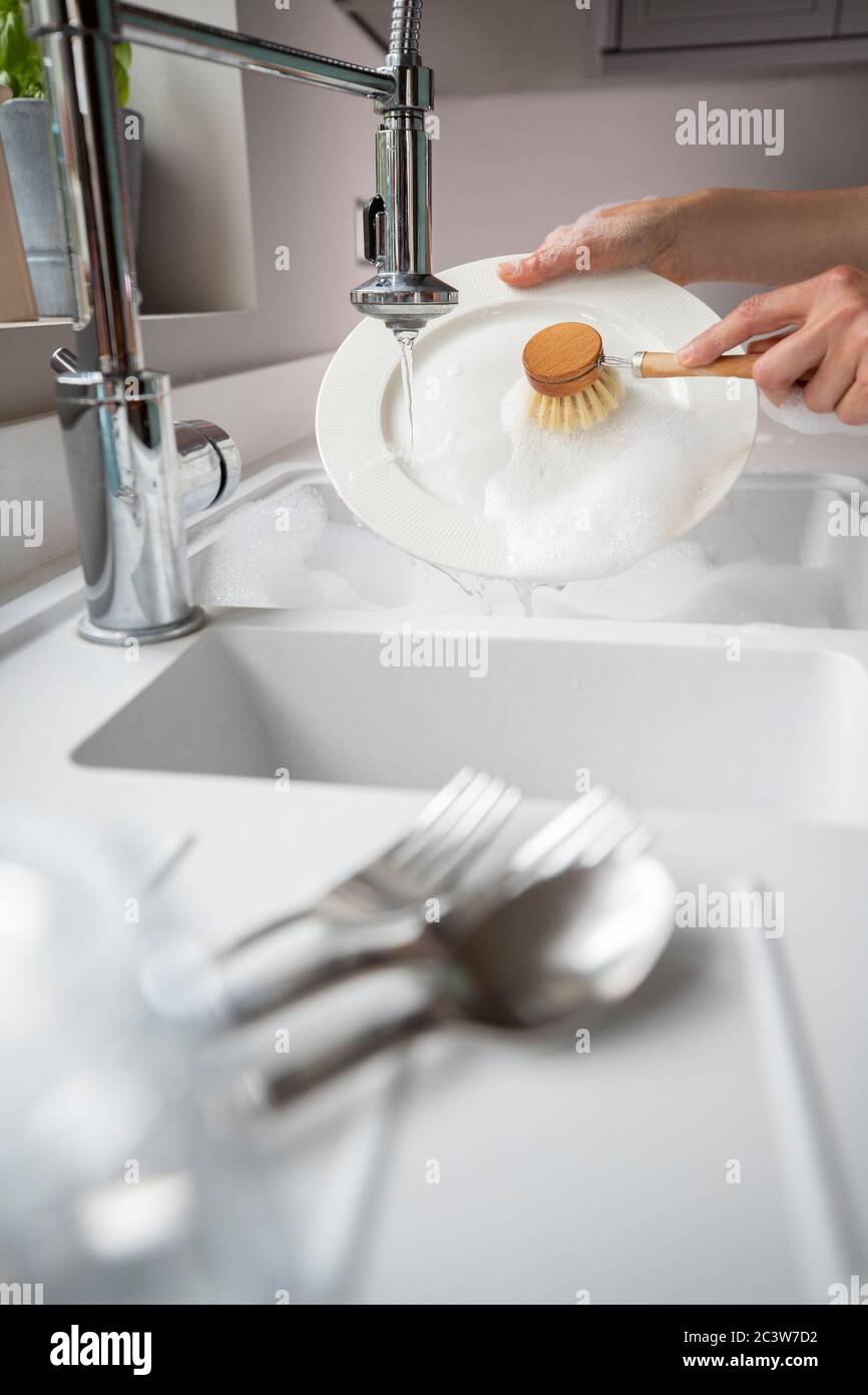 Hand washing dishes hi-res stock photography and images - Alamy