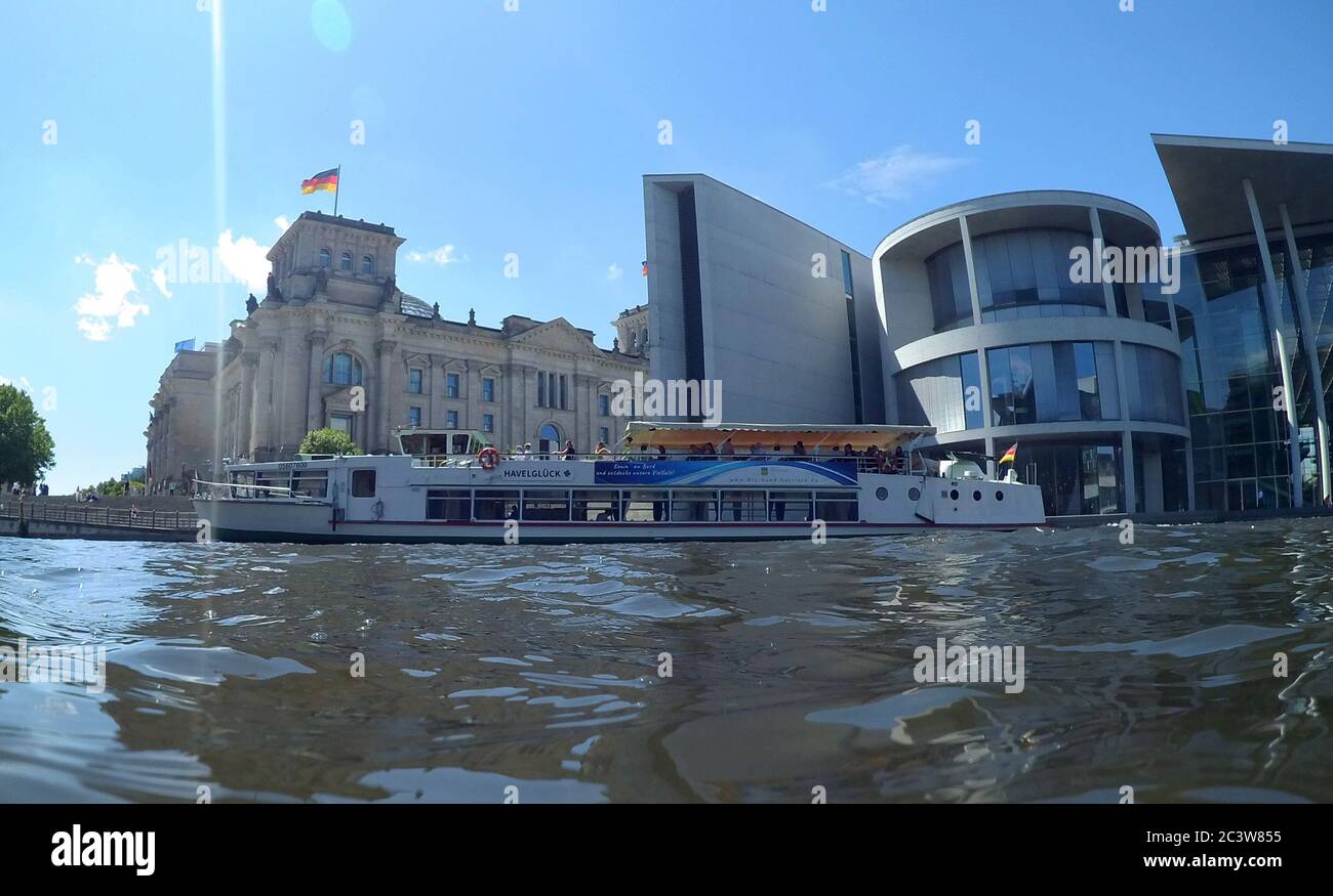 22 August 2020, Berlin: An excursion ship sails along the Spree past ...