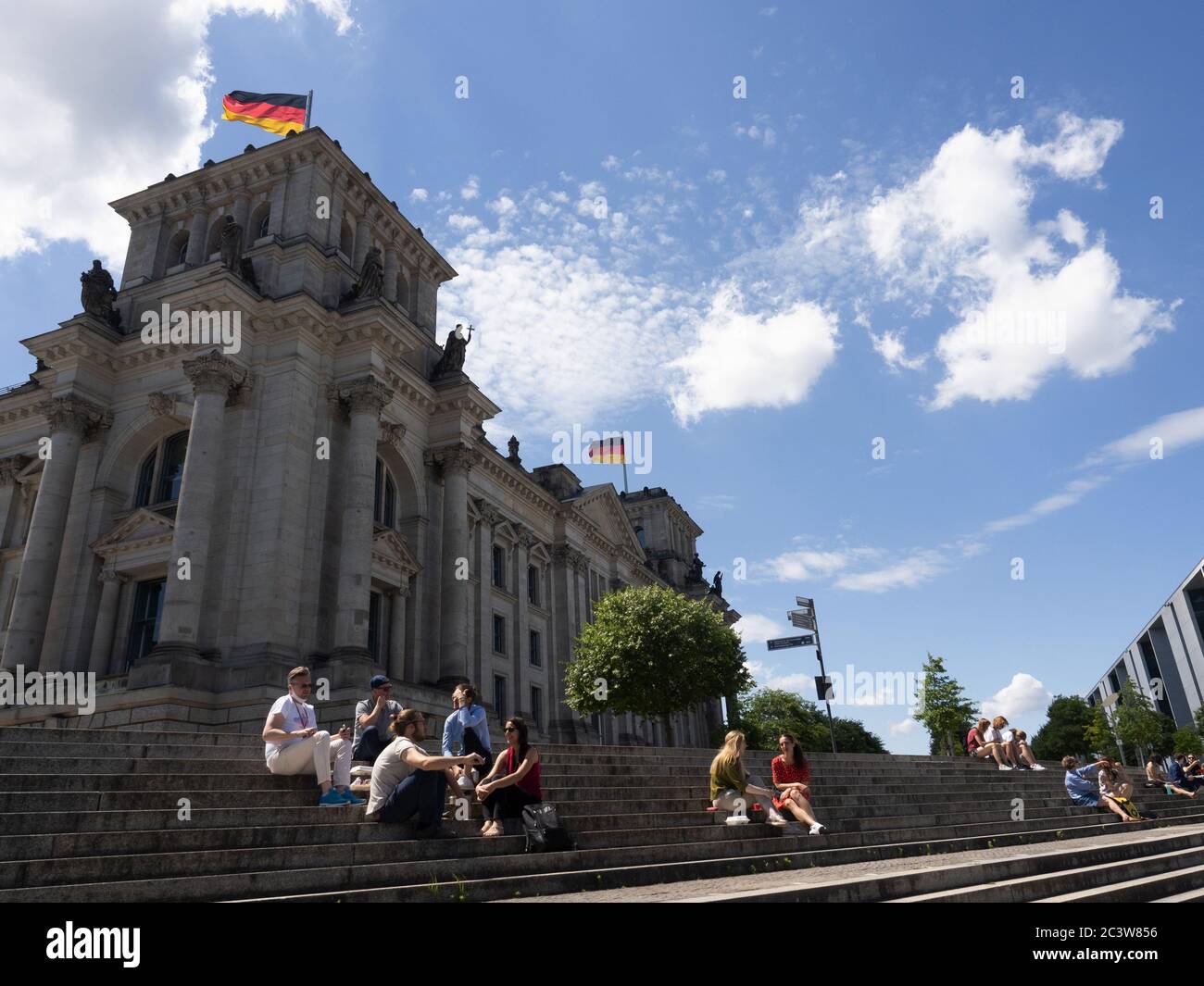 22 August 2020, Berlin: People enjoy the sunny weather on the stairs ...