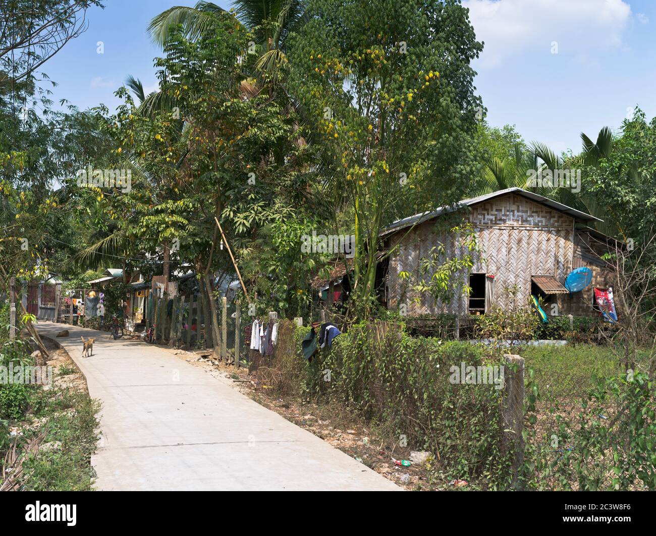 Traditional house myanmar village hi-res stock photography and images ...