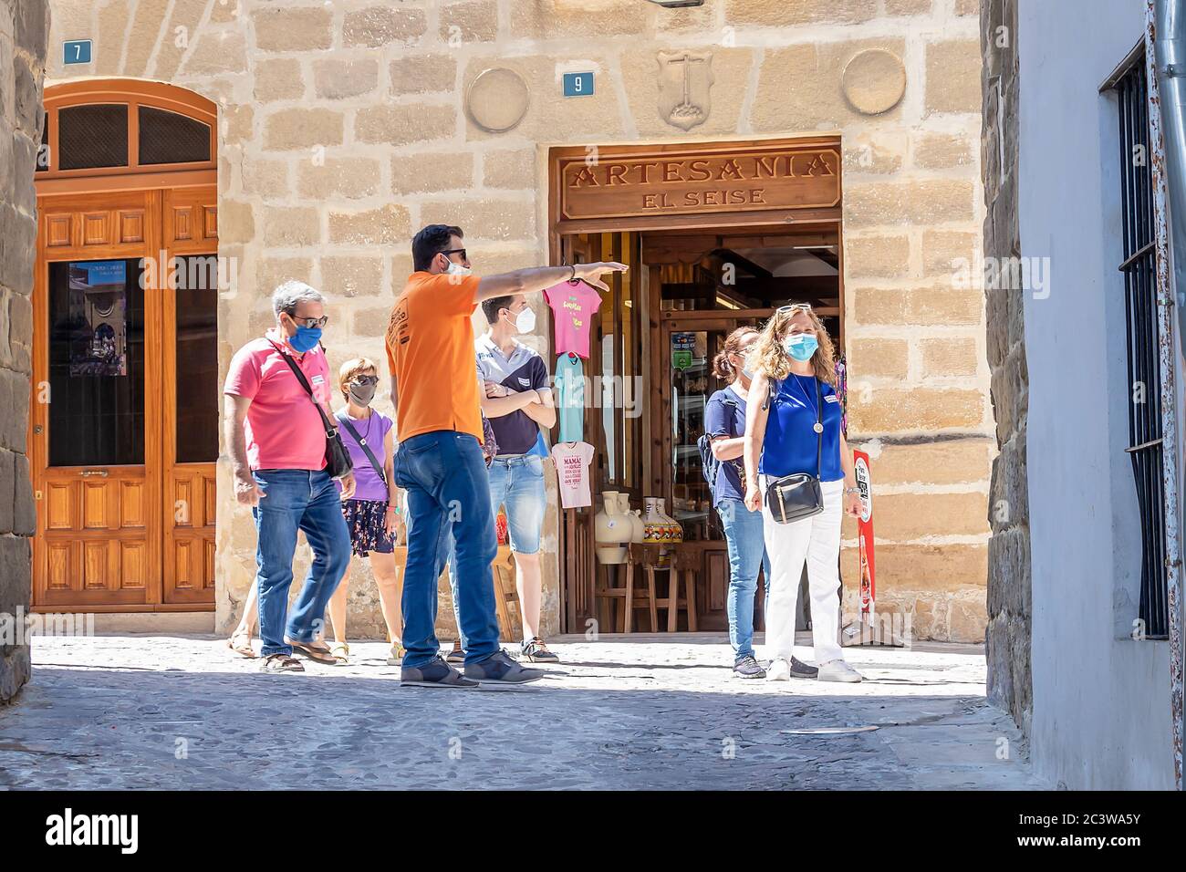 Professional tour guide hi-res stock photography and images - Alamy