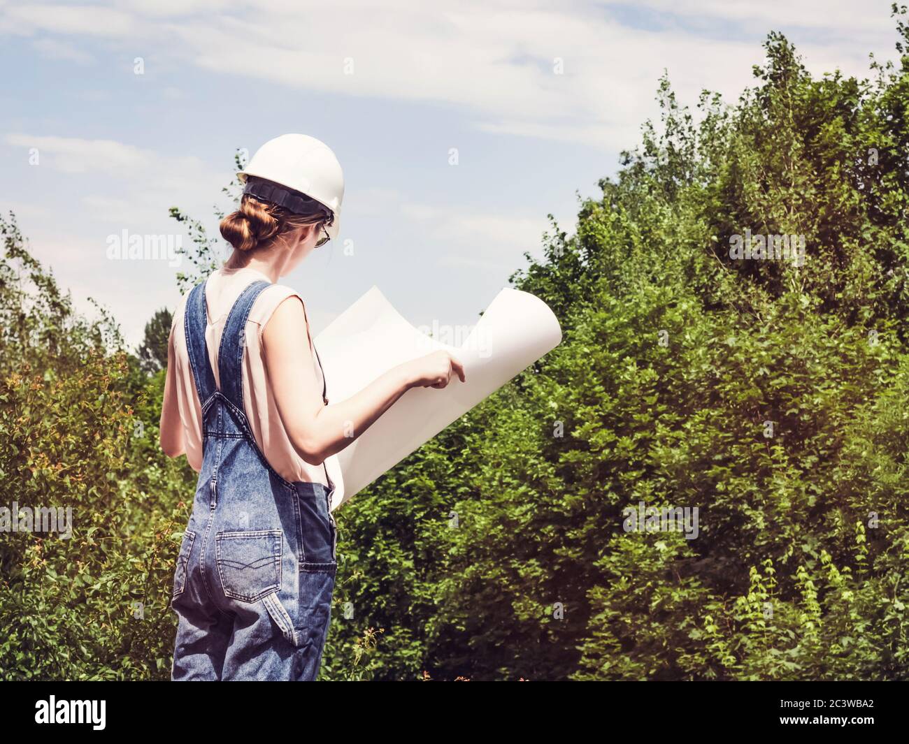 Back view portrait woman engineer hi-res stock photography and images ...