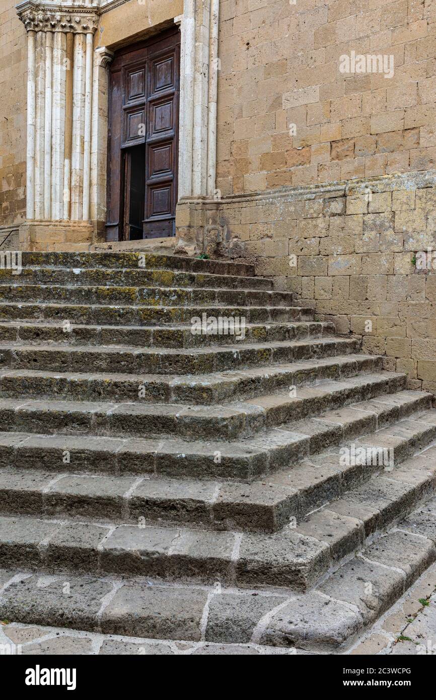 Stone stairs up to church door hi-res stock photography and images - Alamy