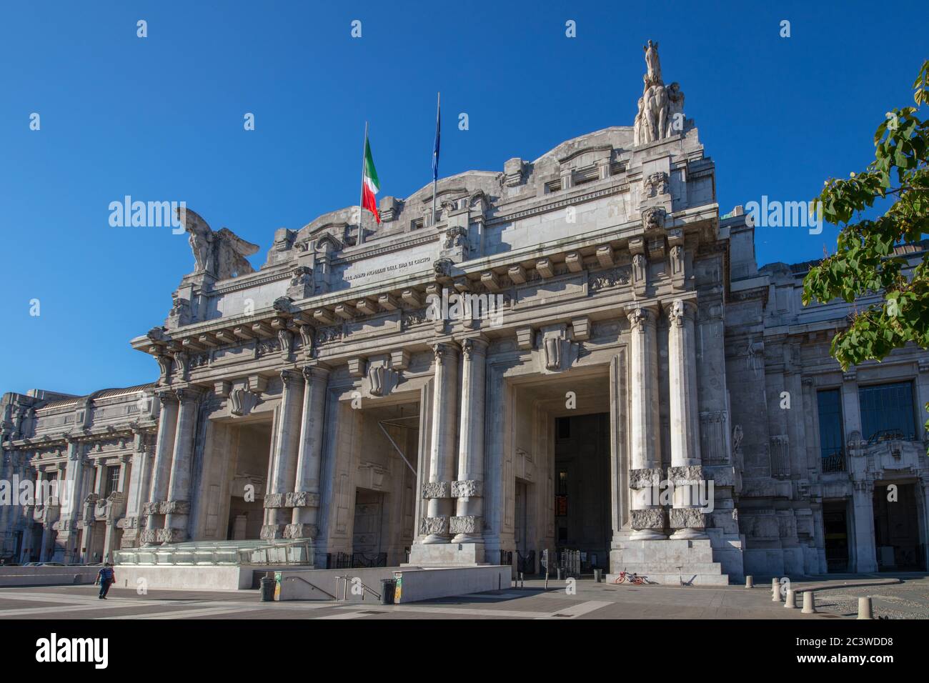 Facade of milan central station hi-res stock photography and images - Alamy