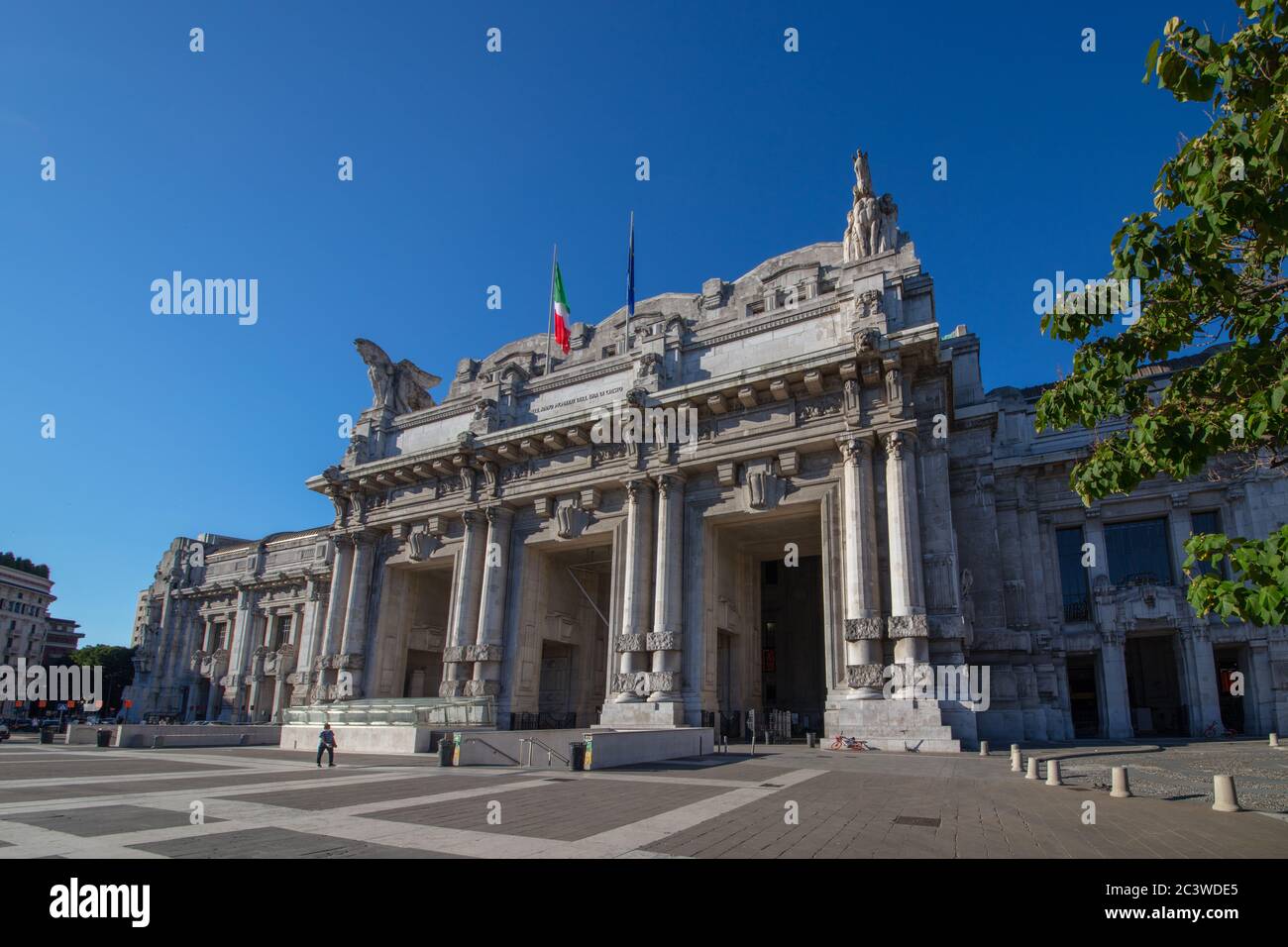 Facade of milan central station hi-res stock photography and images - Alamy