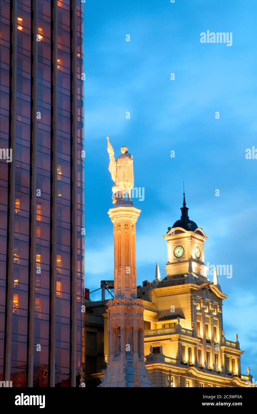 Statue of Colon, night view. Plaza de Colon, Madrid, Spain Stock Photo ...