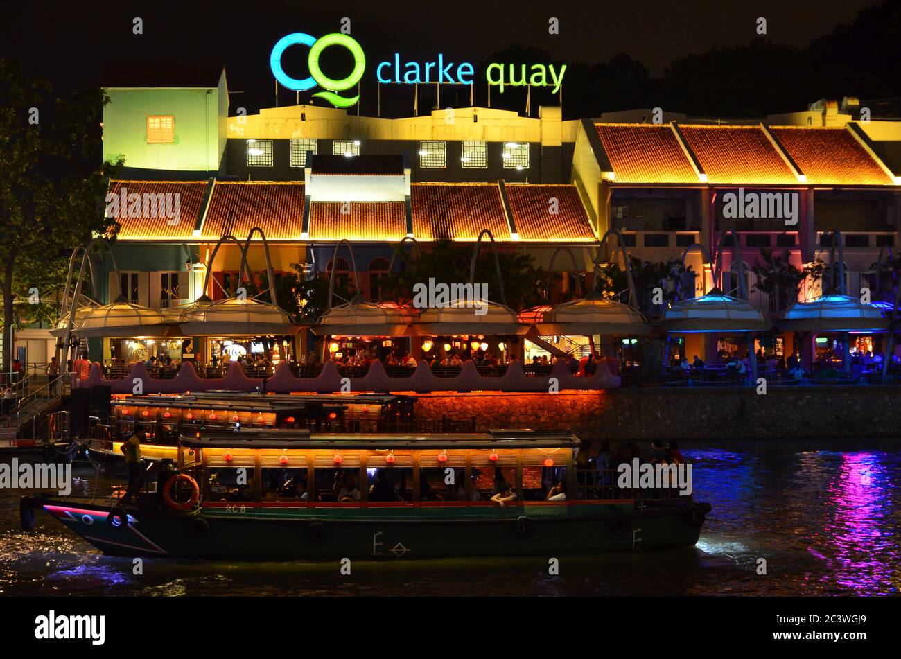 Colorful building in clarke quay hi-res stock photography and images ...