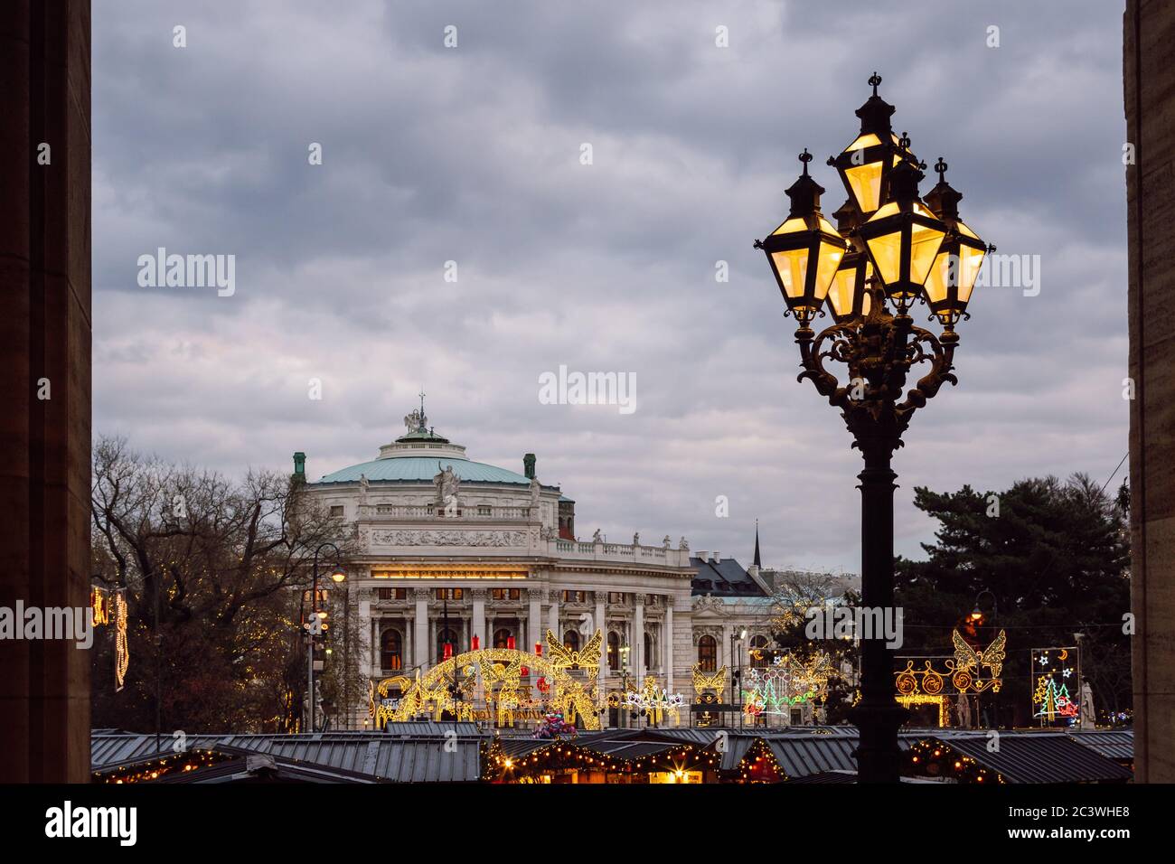 Street lamps vienna hi-res stock photography and images - Alamy