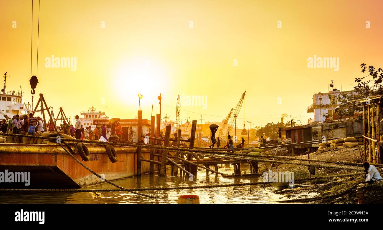 Chittagong, Bangladesh, December 22, 2017: Manual offloading of cargo ...