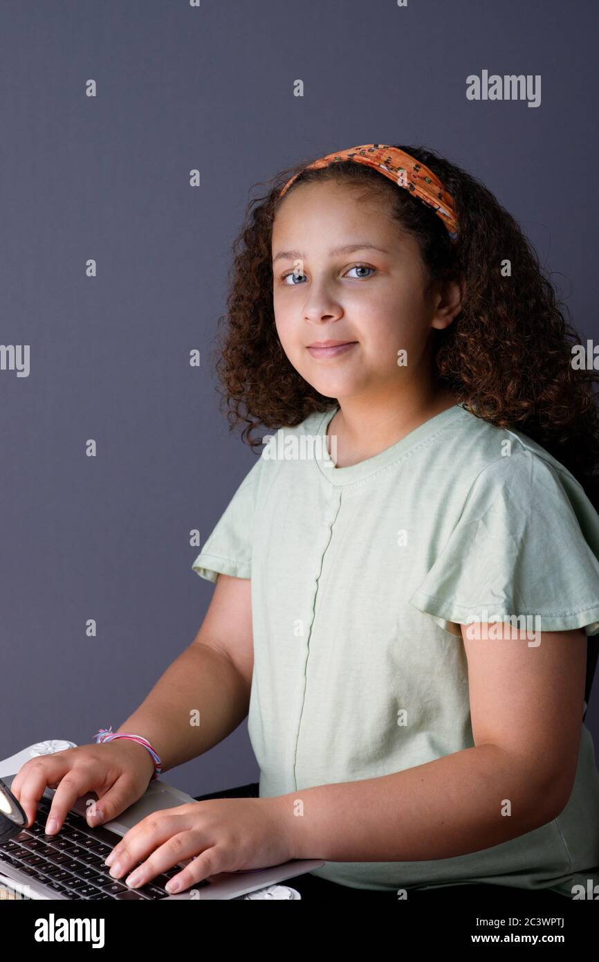 Girl learning on laptop hi-res stock photography and images - Alamy