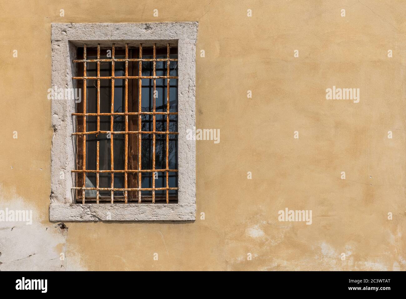 Metal window frame hi-res stock photography and images - Alamy