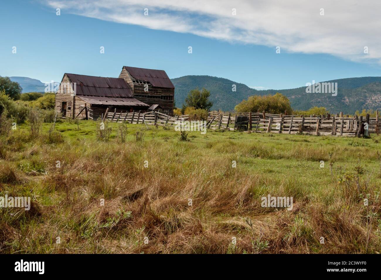 Old homestead ruins hi-res stock photography and images - Alamy