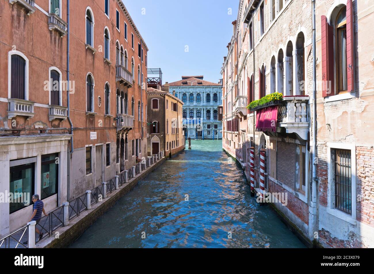 Traditional venice windows buildings hi-res stock photography and ...