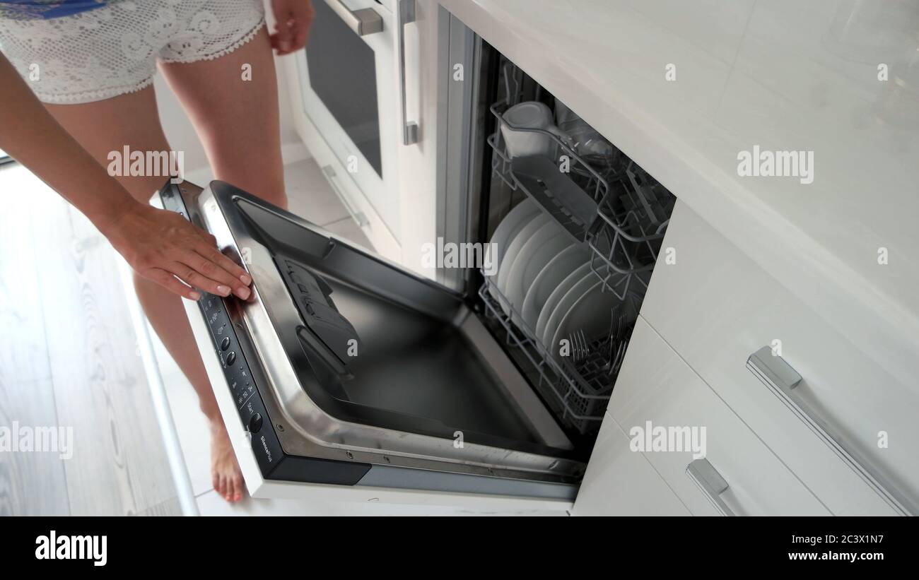 Using dishwasher hi-res stock photography and images - Alamy
