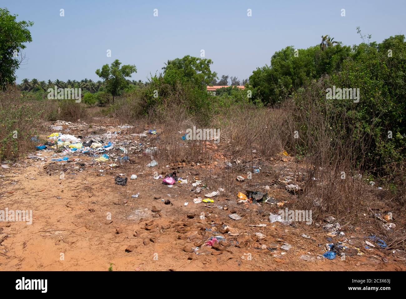 Garbage dumped near the beach in Goa, India Stock Photo - Alamy