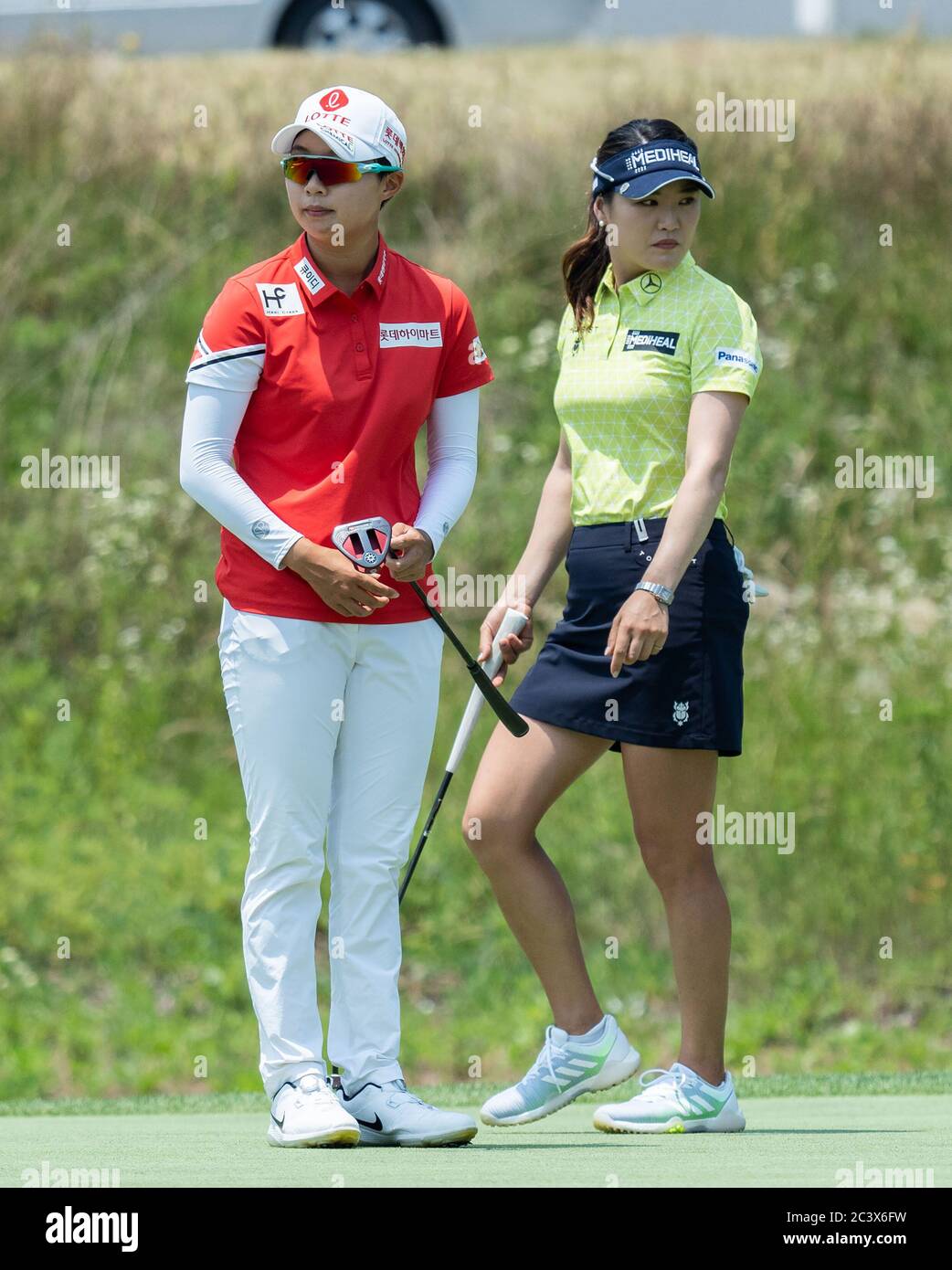 Incheon, South Korea. 21st June, 2020. LPGA golf player Ryu So-Yeon (R ...