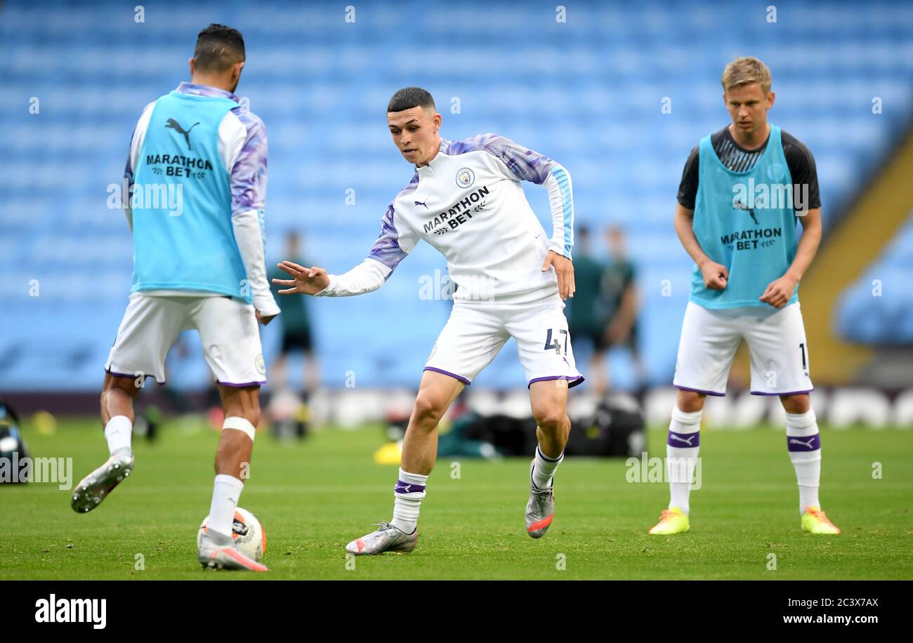 Manchester City's Phil Foden (centre) during the warm up before the ...