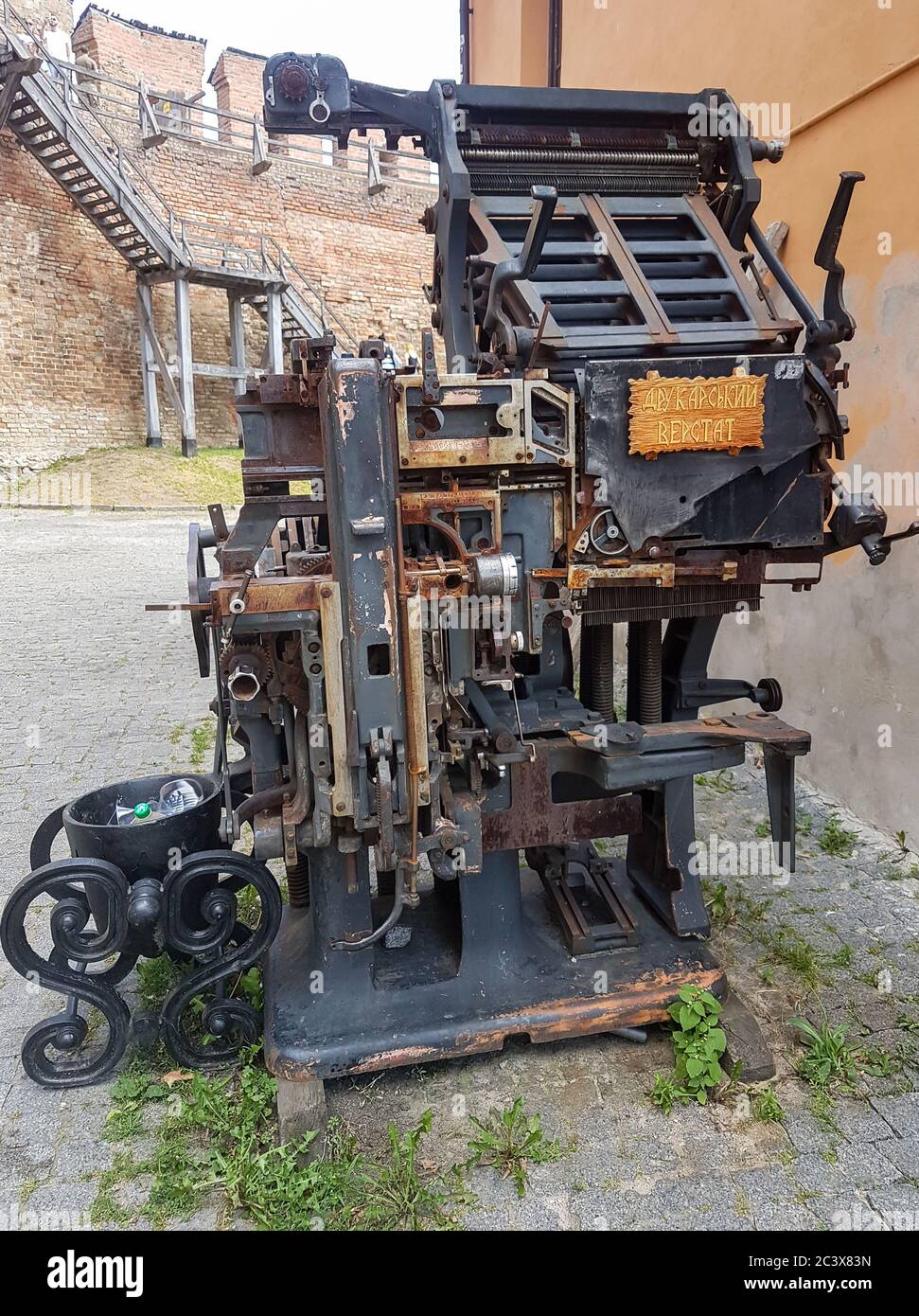 Printing press antique hi-res stock photography and images - Alamy