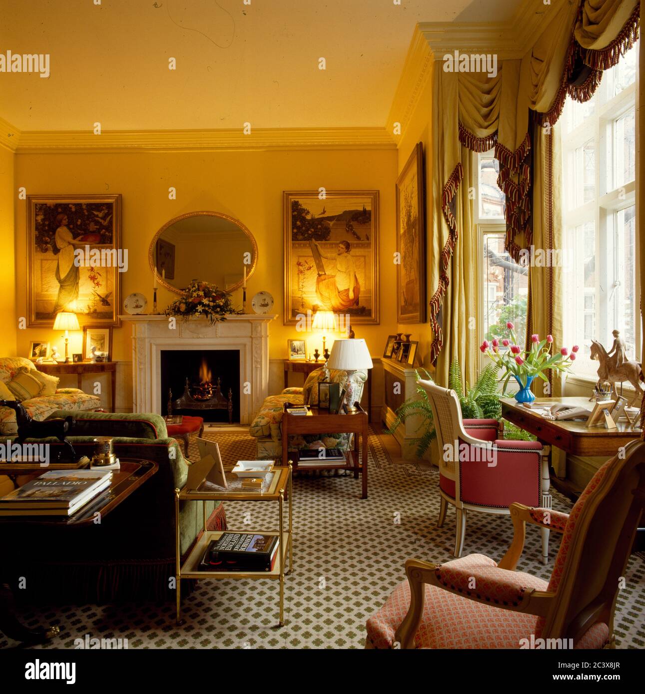 Lit portraits hi-res stock photography and images - Alamy