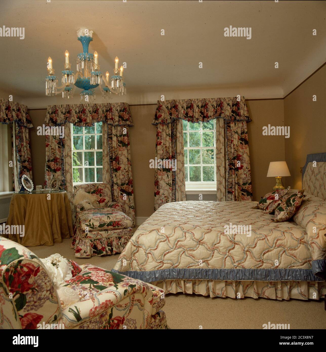 Eighties bedroom with matching chintz curtains and bed cover Stock ...