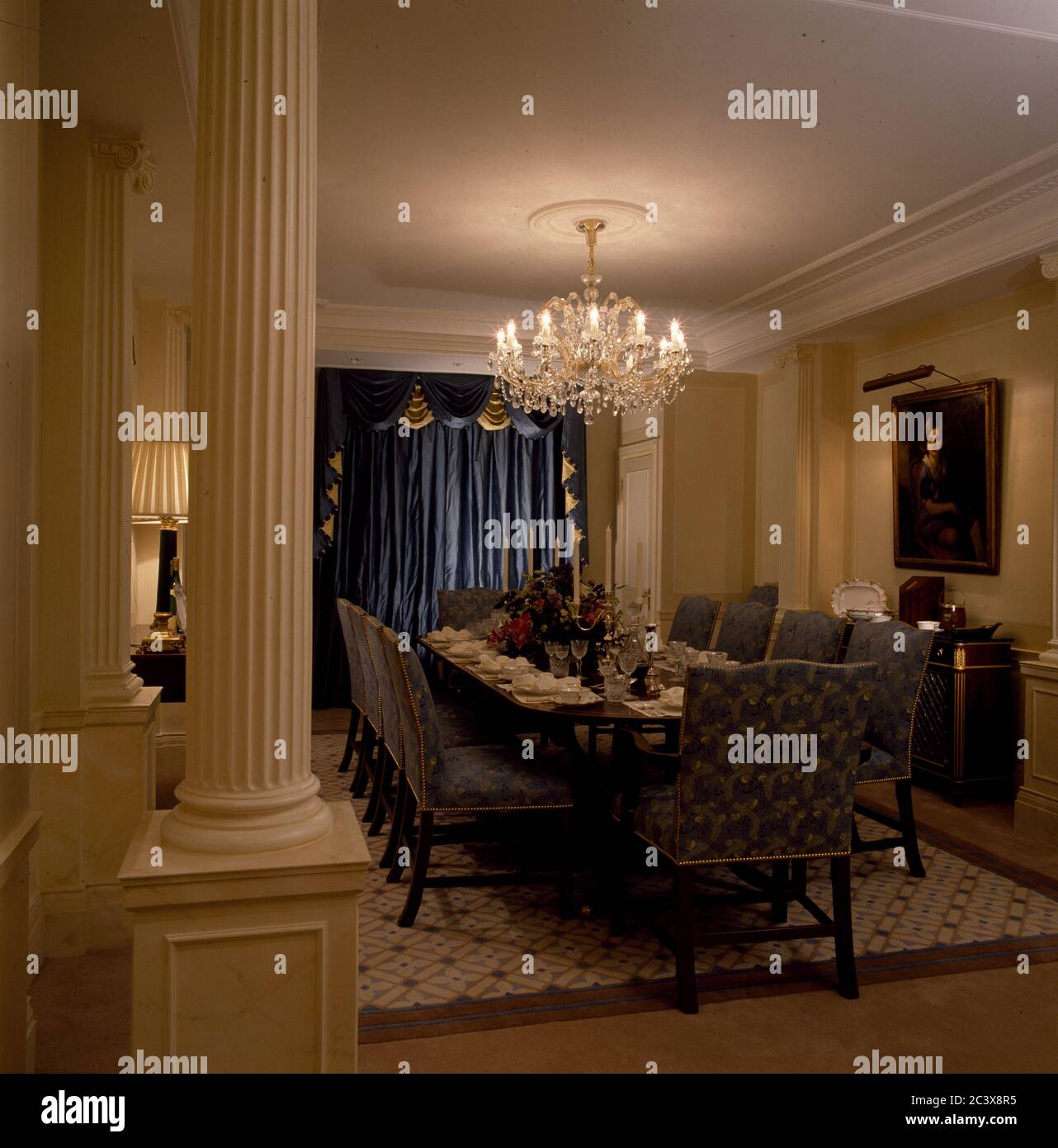 Well lit room hi-res stock photography and images - Alamy