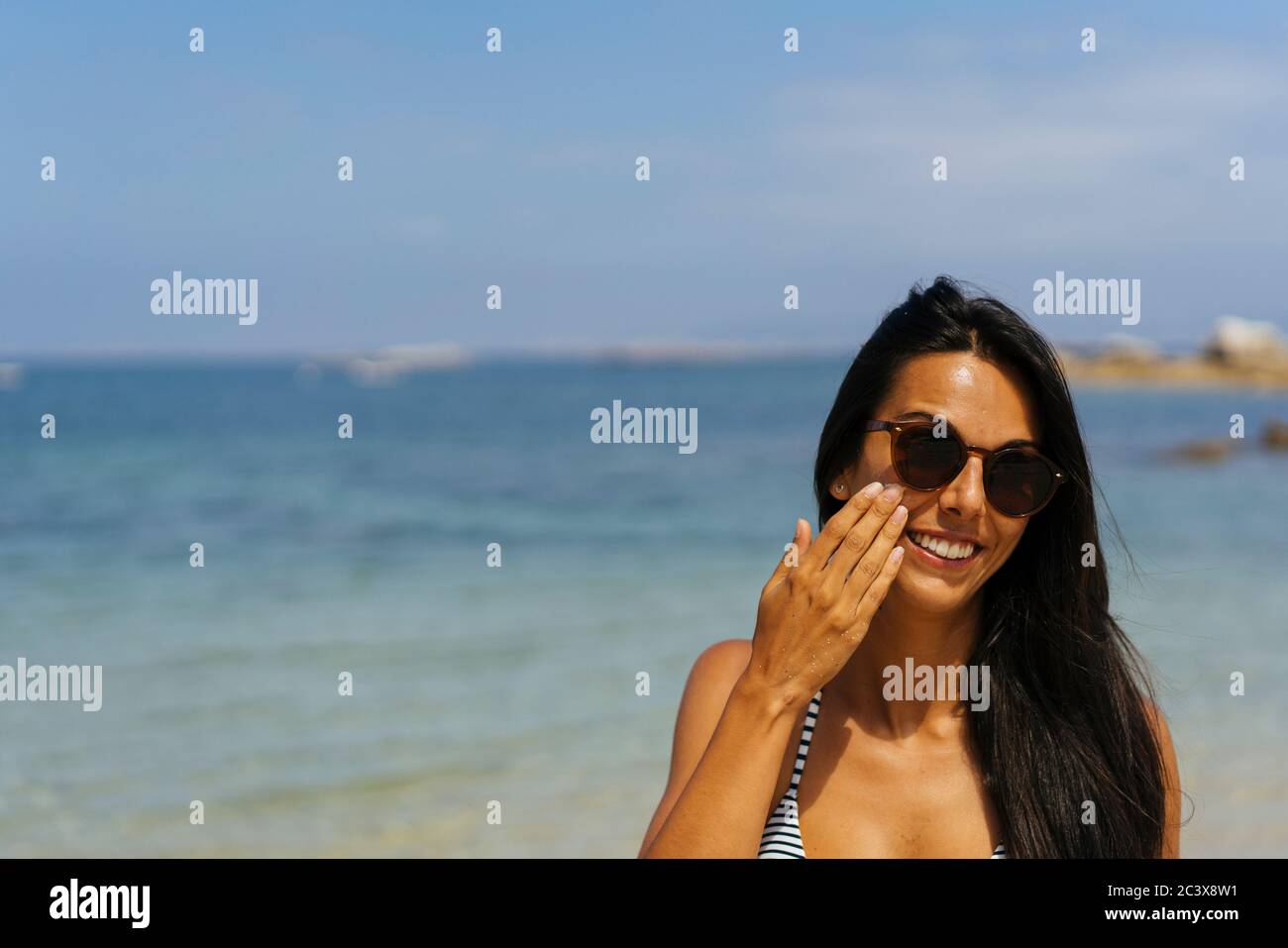Body woman sunbathing in bikini hi-res stock photography and images - Alamy