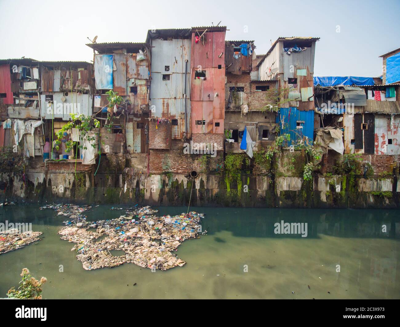 Mumbai slum buildings hi-res stock photography and images - Alamy